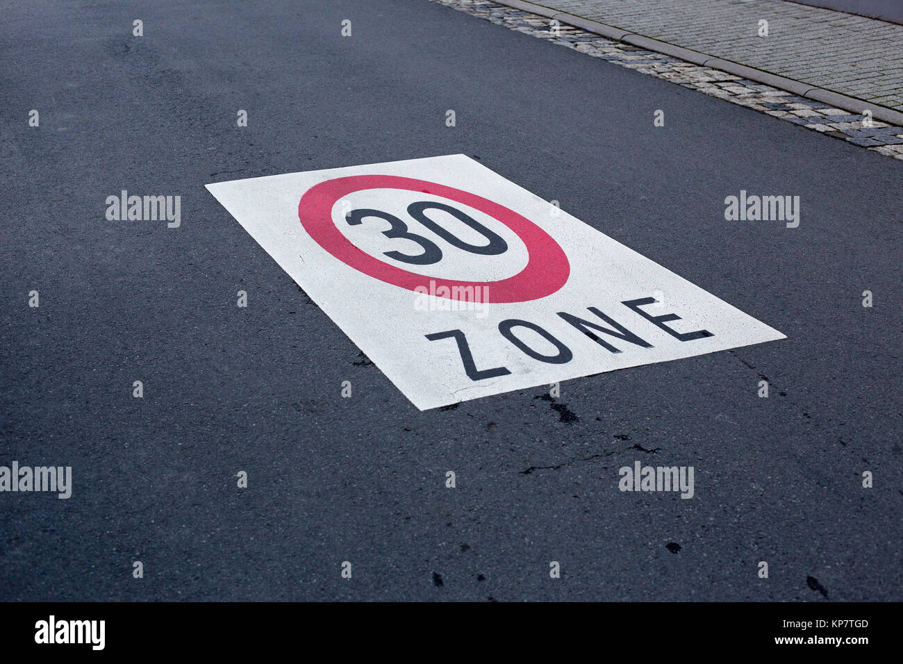 Spannende Schild Zone 30 Fotos