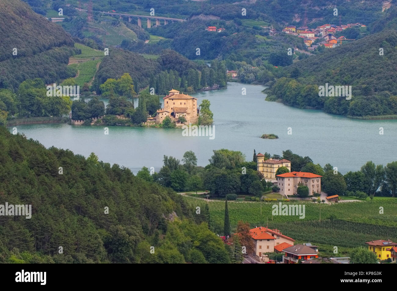 Toblino castle castel toblino -Fotos und -Bildmaterial in hoher ...