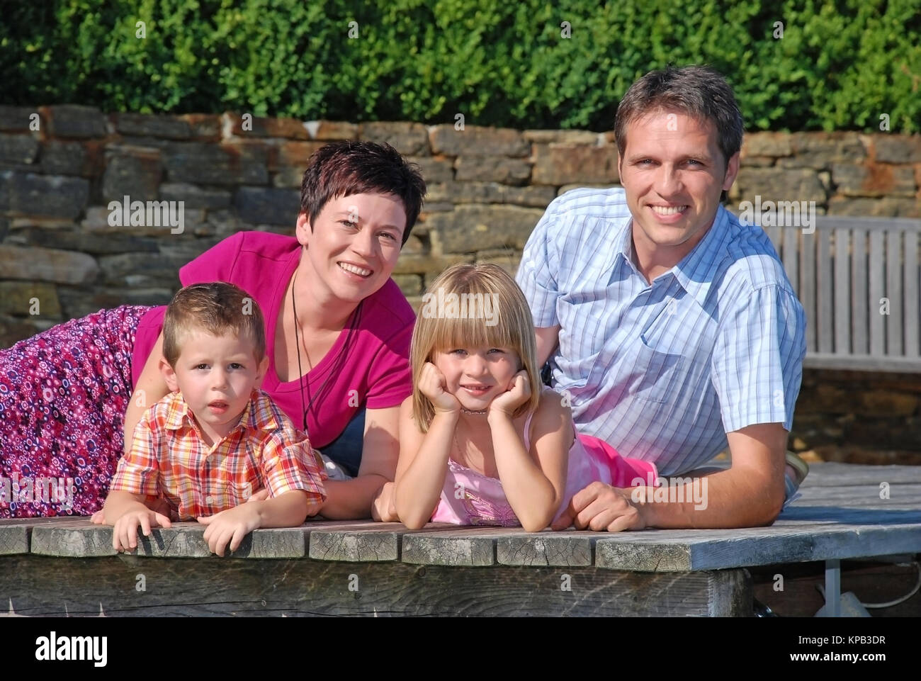 Model Release, Familienfoto, Eltern Mit Zwei ging - Familienbild ...
