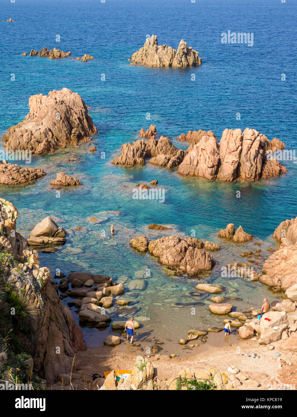 Strand felsen strand -Fotos und -Bildmaterial in hoher Auflösung – Alamy