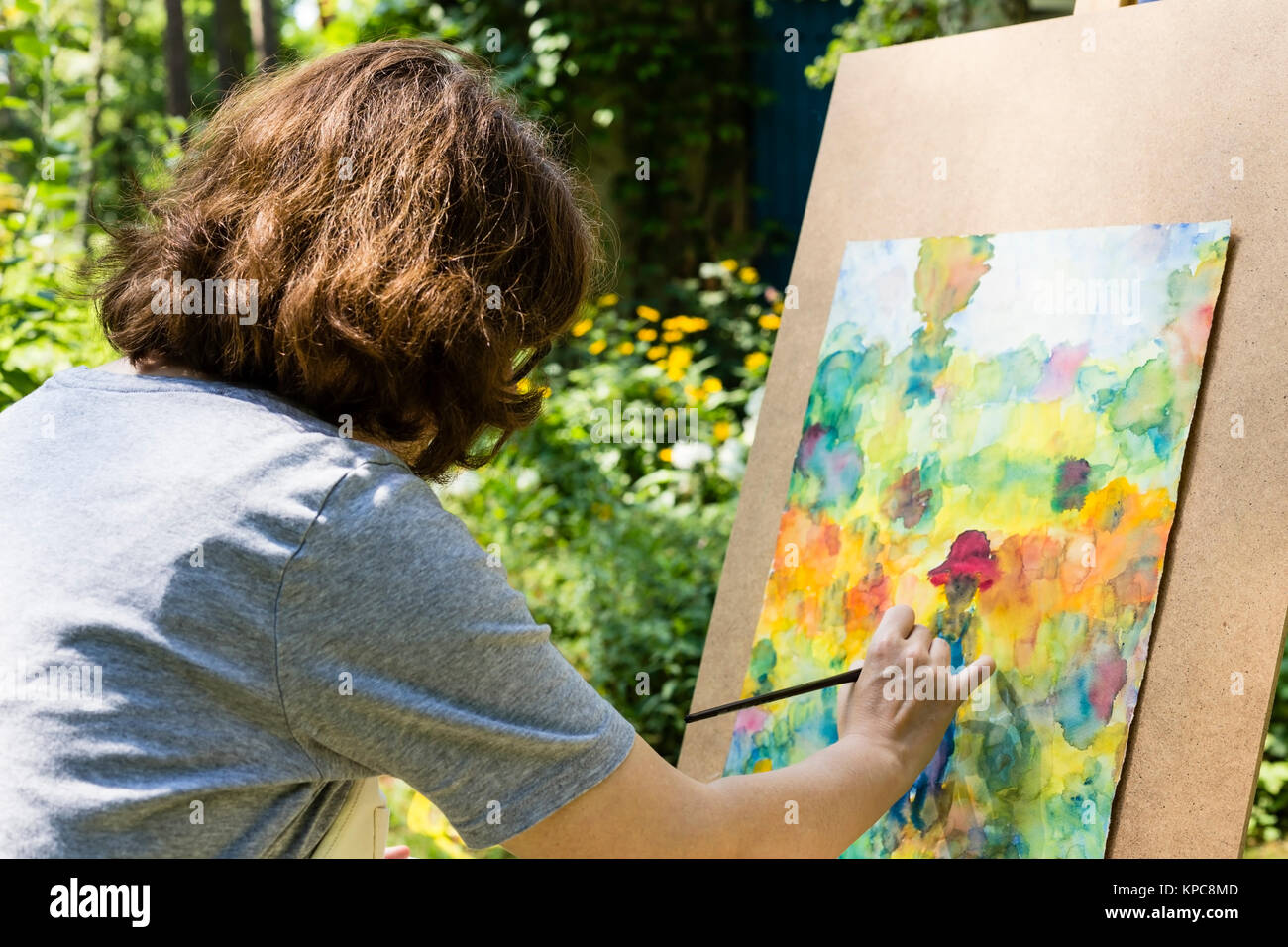 Frau beim Malen mit Pinseln, Frau malen Mit Pinsel Stockfotografie - Alamy