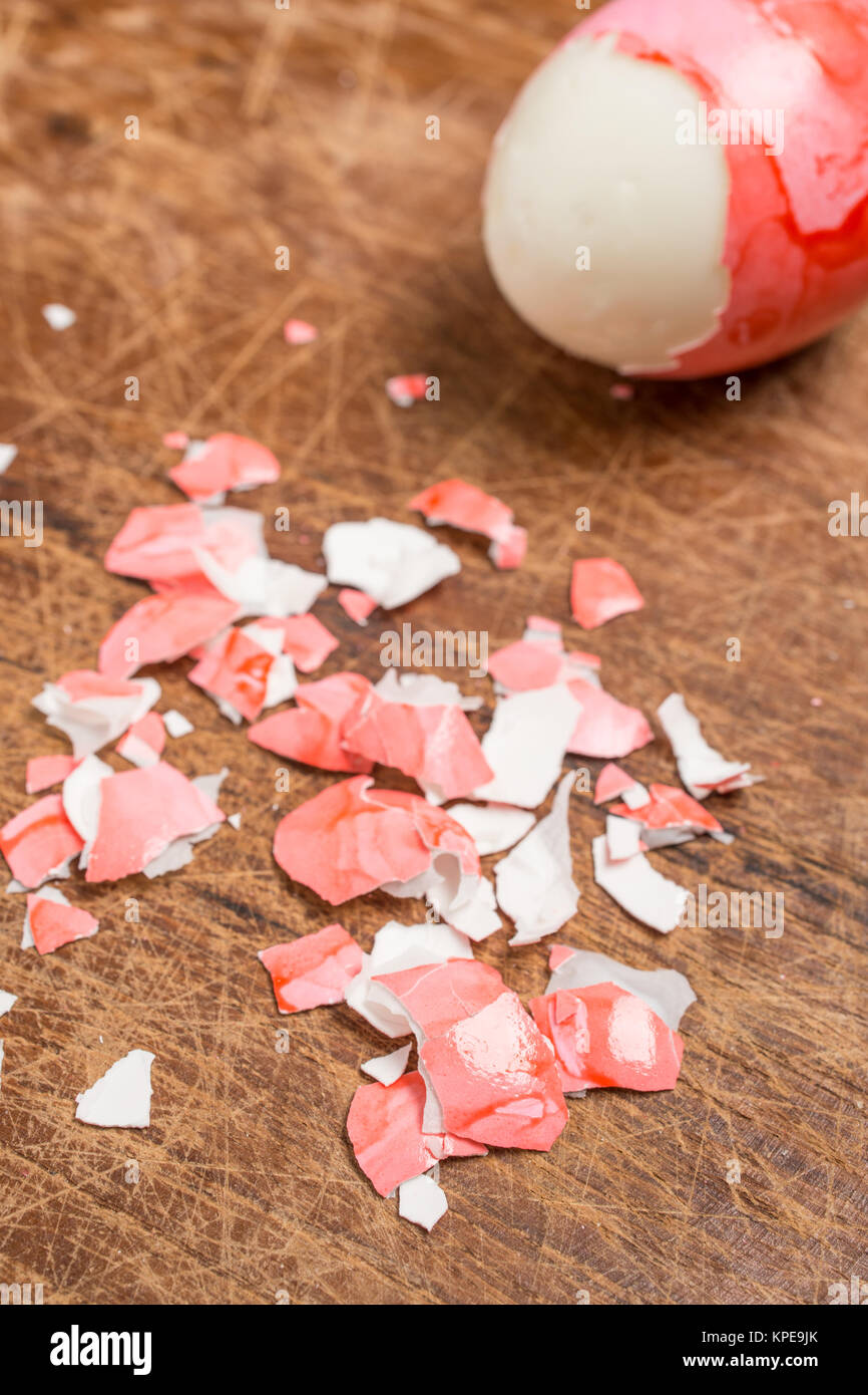 Bunte eierschalen -Fotos und -Bildmaterial in hoher Auflösung – Alamy