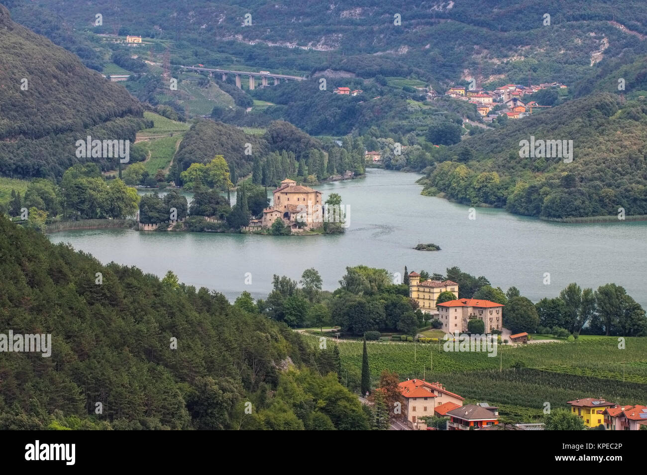 Toblino castle castel toblino -Fotos und -Bildmaterial in hoher ...