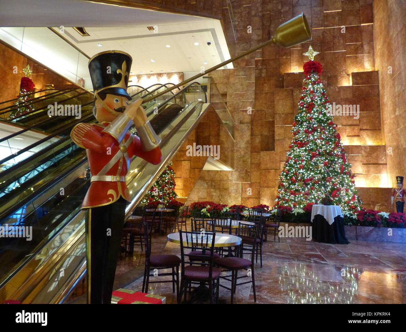 Trump tower interior -Fotos und -Bildmaterial in hoher Auflösung – Alamy