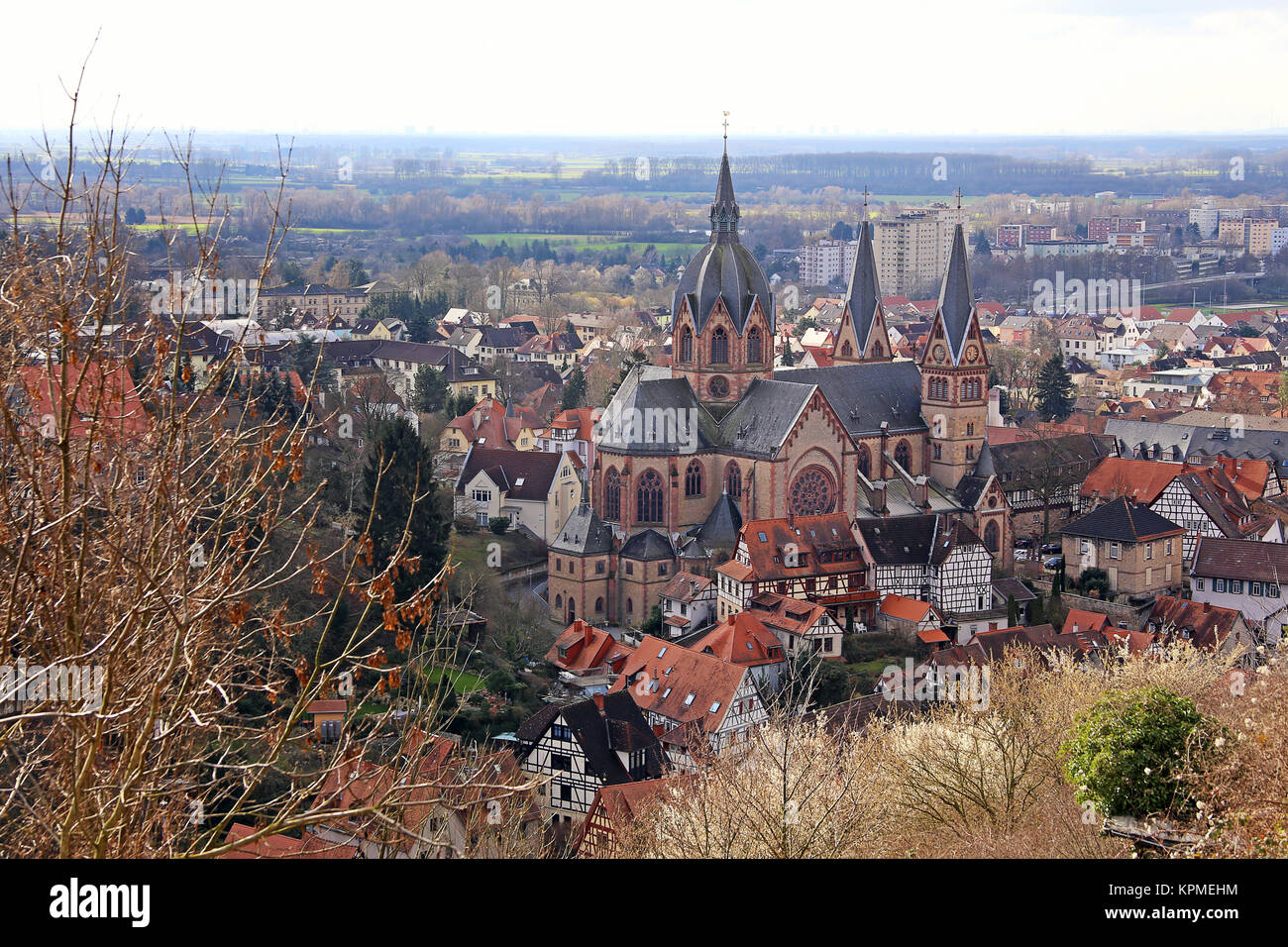 Die St. Peter Kirche Heppenheim - Dom der Bergstraße Stockfotografie ...