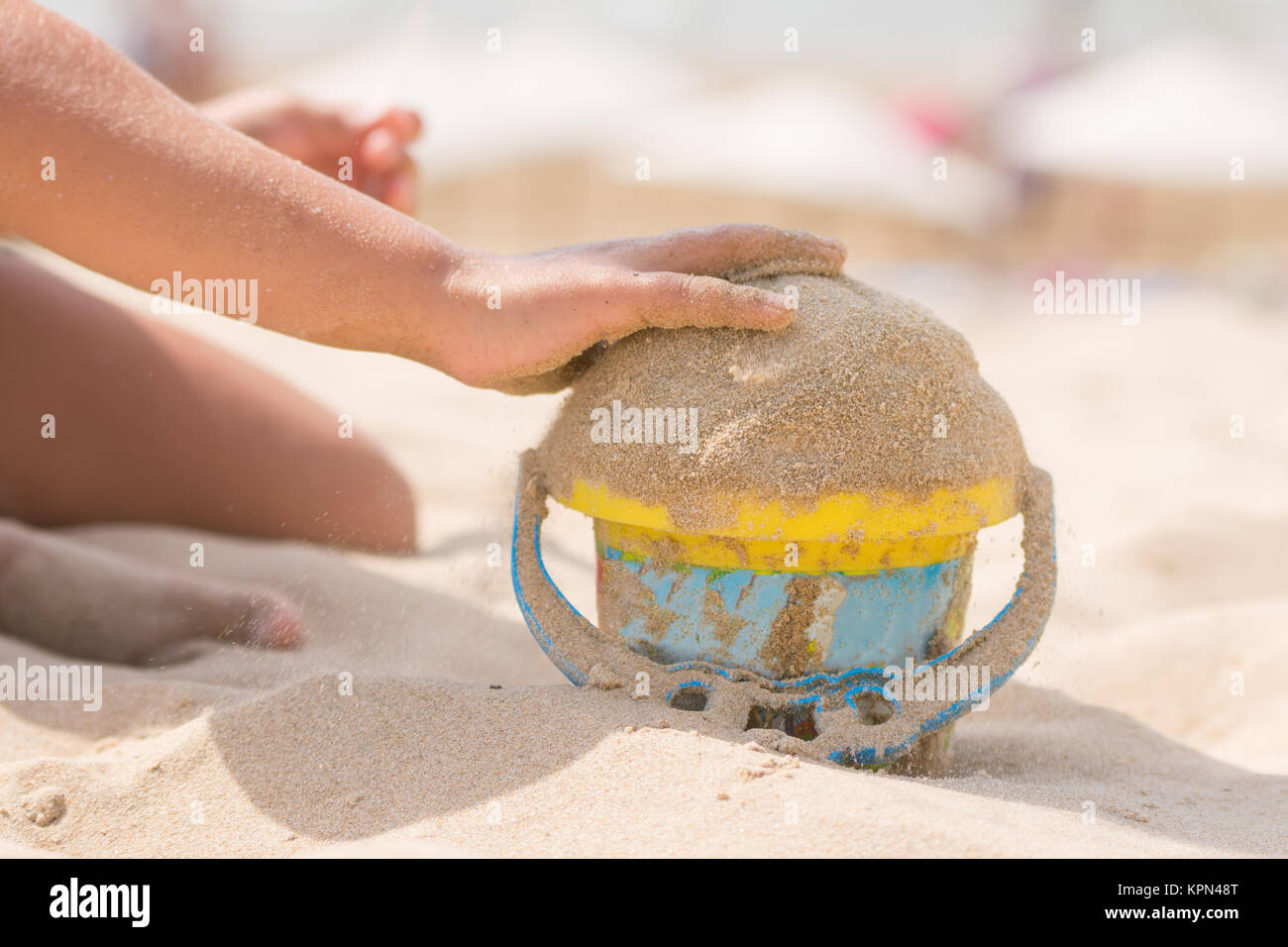 Sandkuchen am strand -Fotos und -Bildmaterial in hoher Auflösung – Alamy
