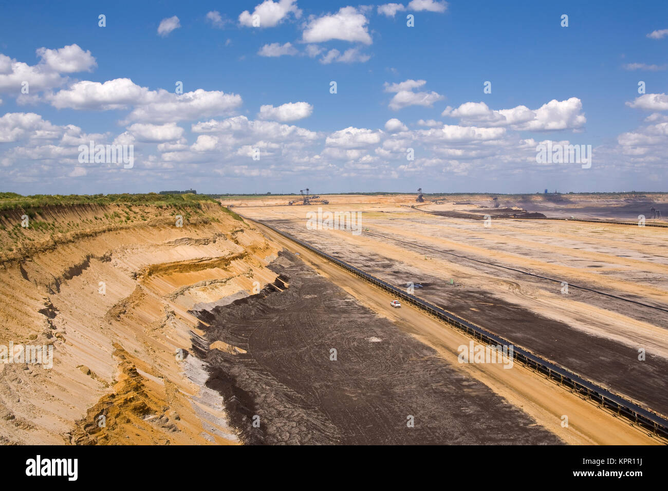Europa, Deutschland, Braunkohle Tagebau in der Nähe von Grazweiler ...