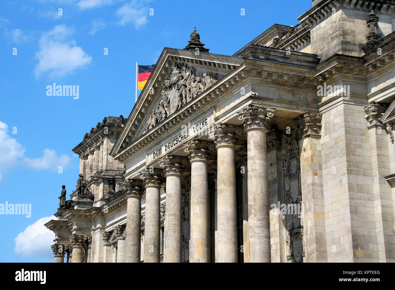 Giebel von reichstag -Fotos und -Bildmaterial in hoher Auflösung – Alamy