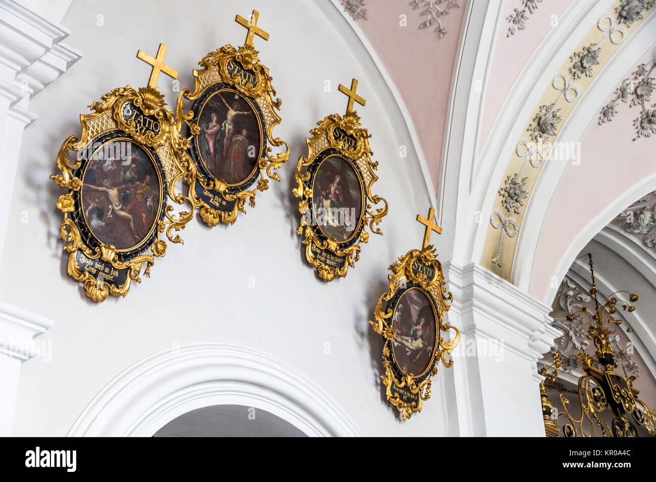 Die stiftskirche von Stift Stams, einem barocken Zisterzienserkloster ...