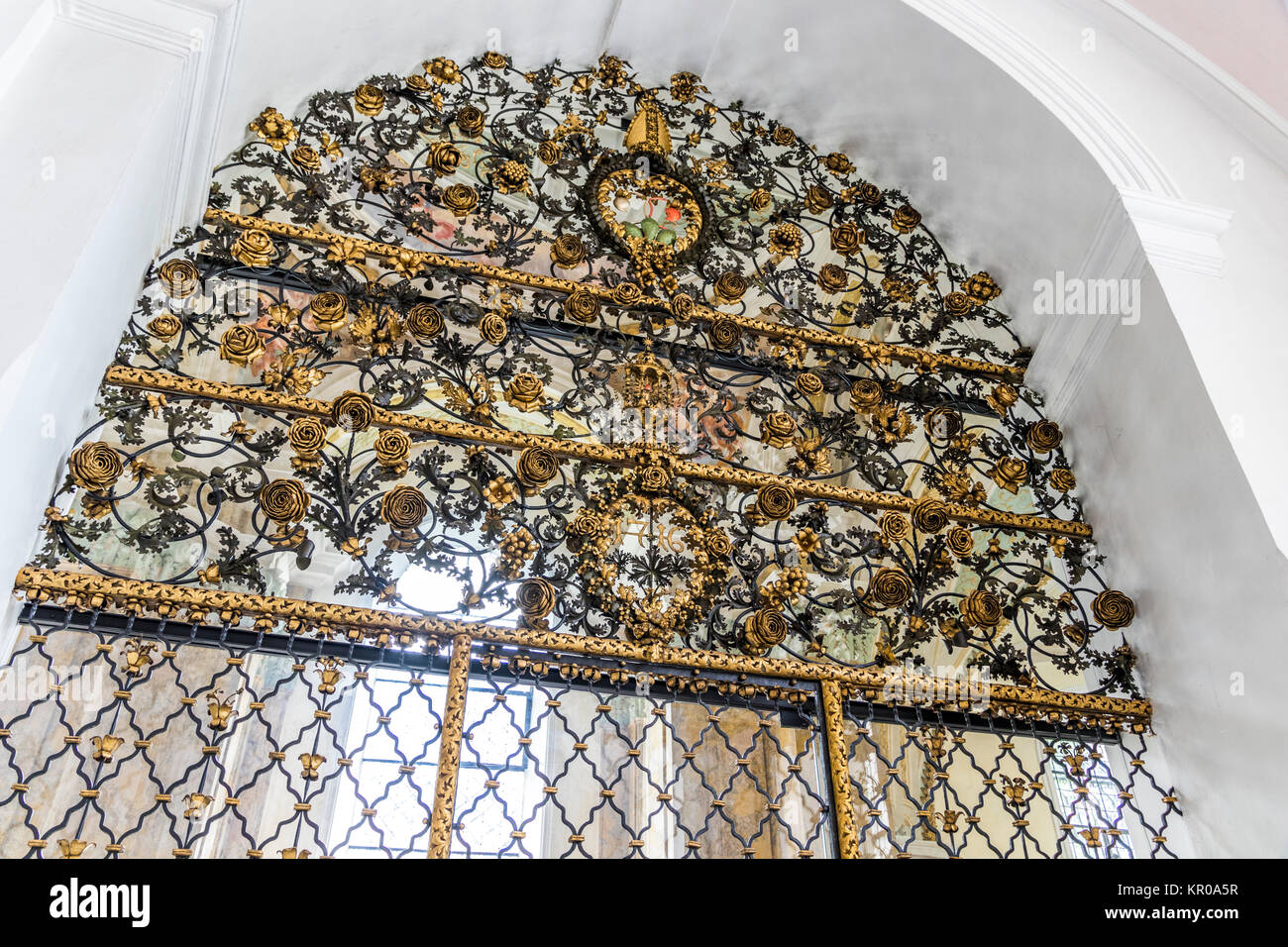 Die stiftskirche von Stift Stams, einem barocken Zisterzienserkloster ...