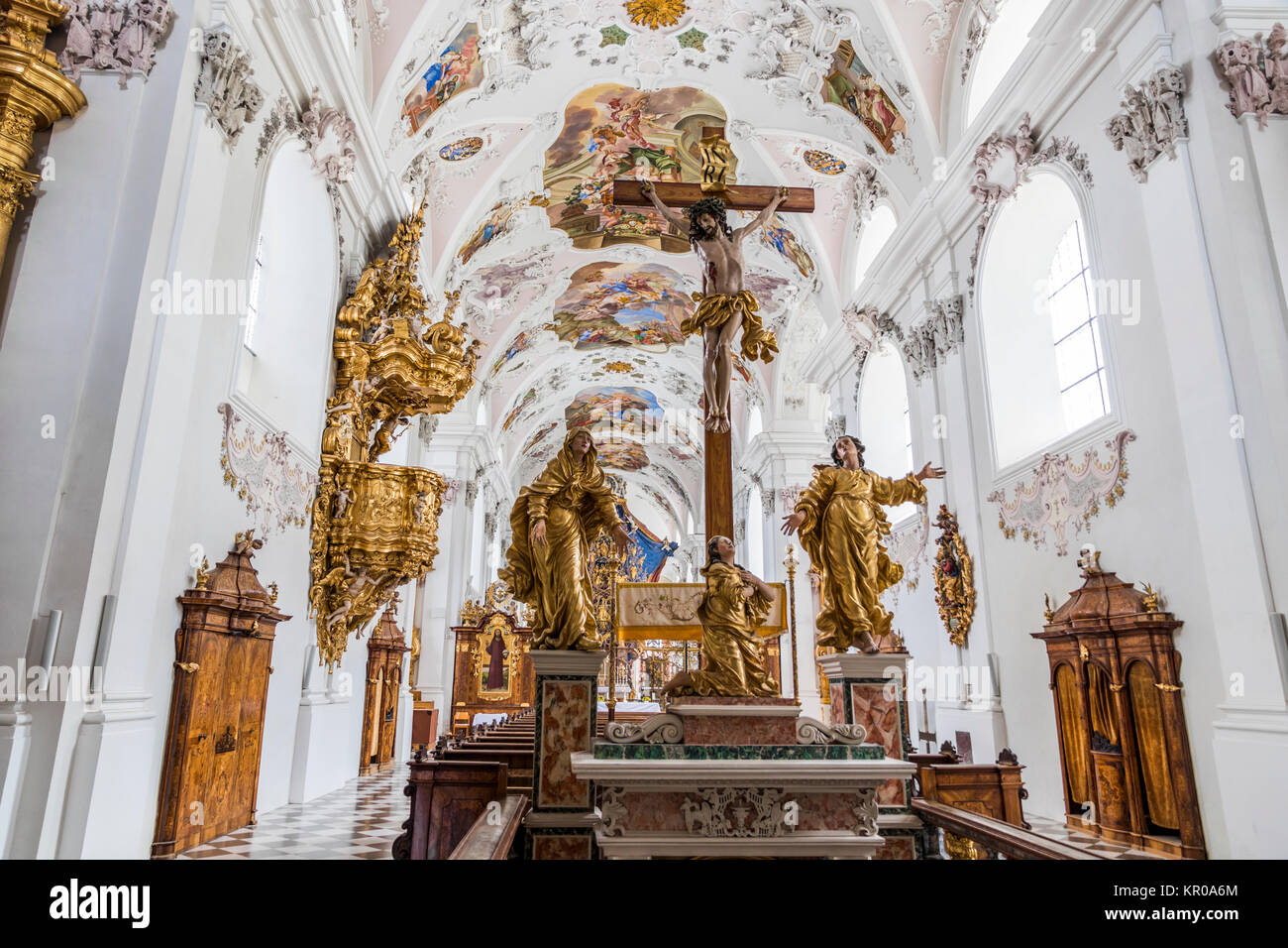 Die stiftskirche von Stift Stams, einem barocken Zisterzienserkloster ...