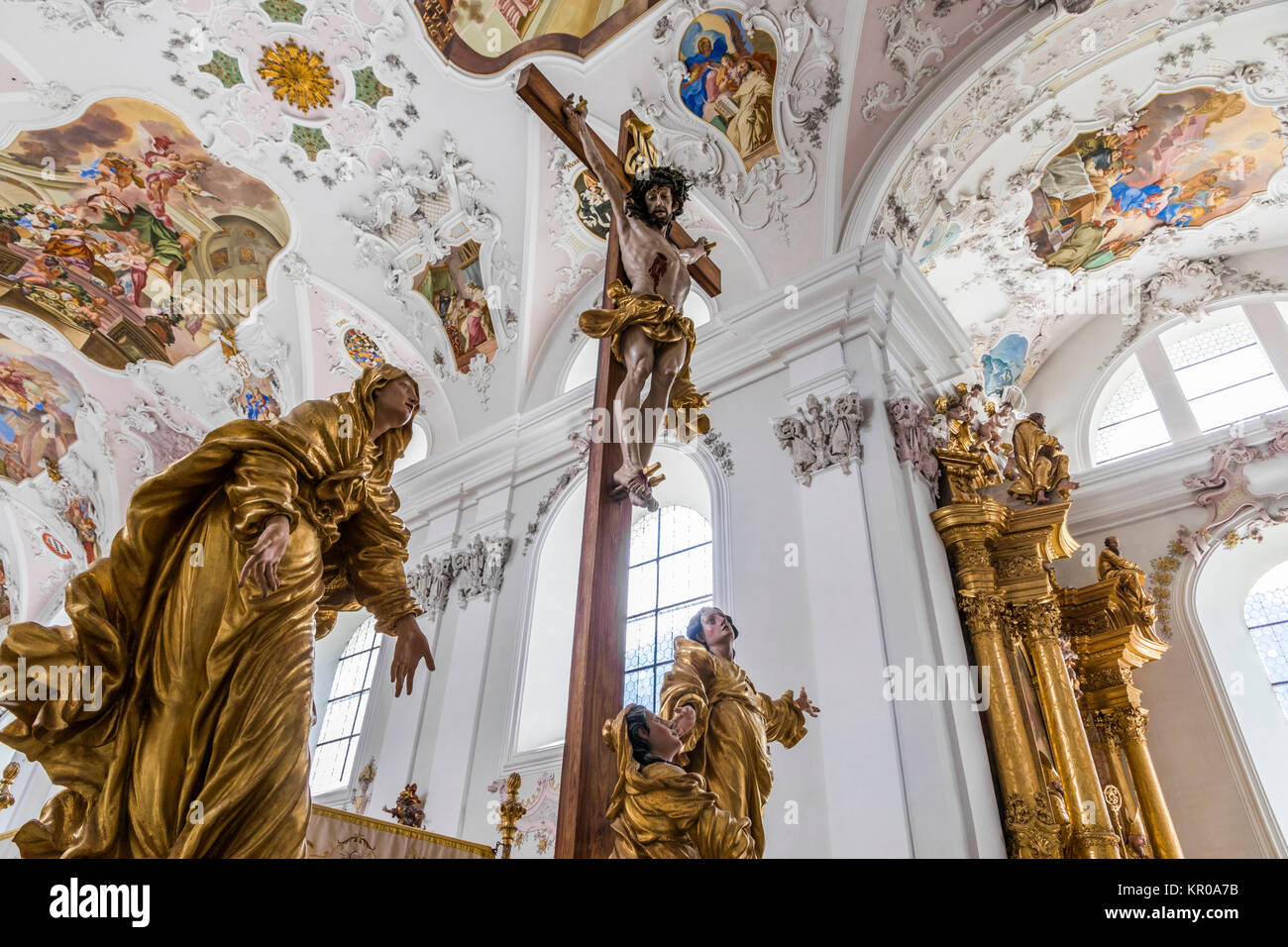 Die stiftskirche von Stift Stams, einem barocken Zisterzienserkloster ...