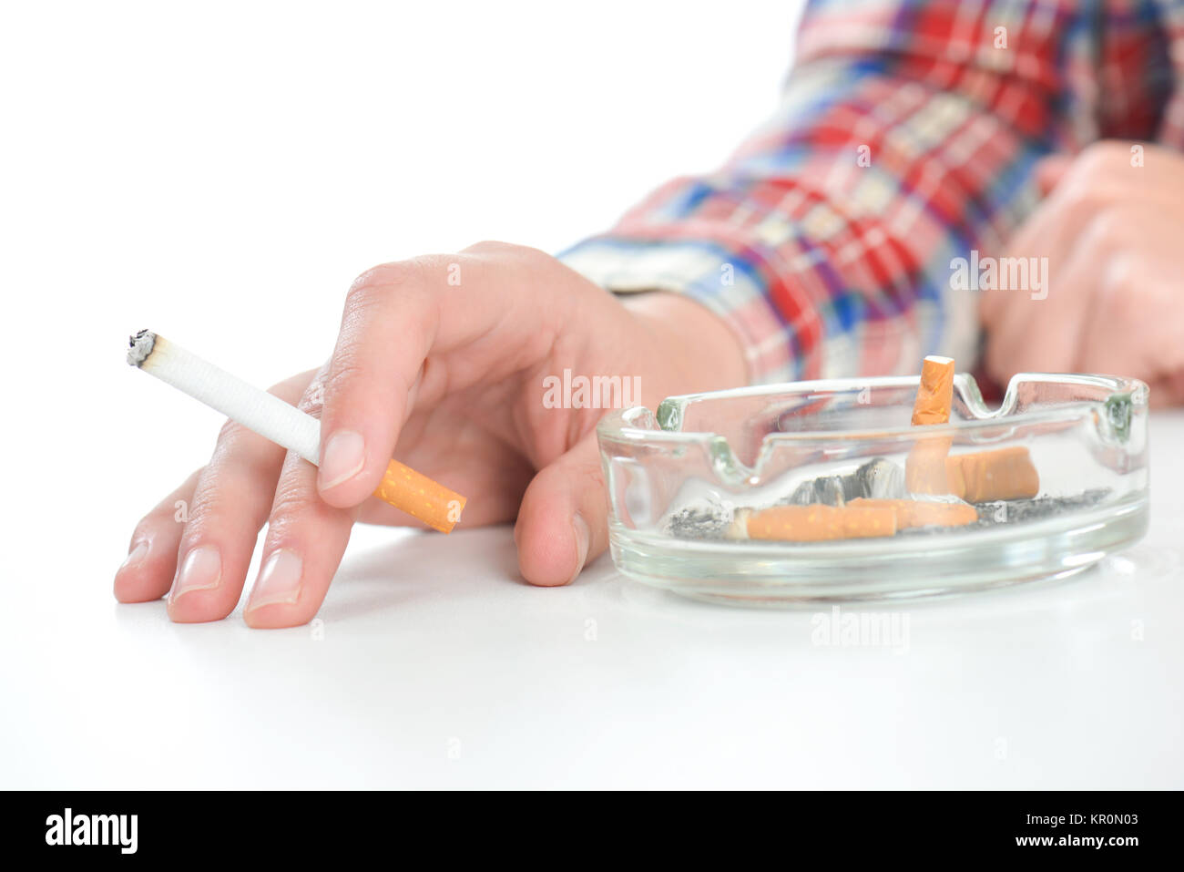 Rauchende mädchen blondine -Fotos und -Bildmaterial in hoher Auflösung ...