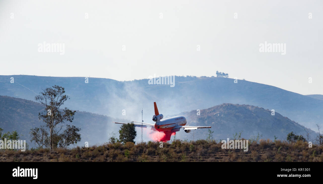 Aerial fire fighting -Fotos und -Bildmaterial in hoher Auflösung – Alamy