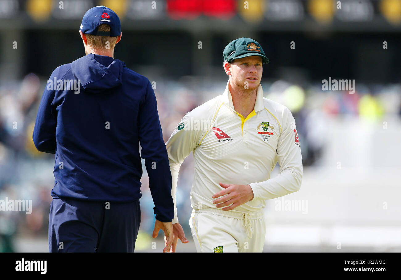 Australiens Steve Smith, schüttelt Hände mit Joe Root bei Tag fünf der ...