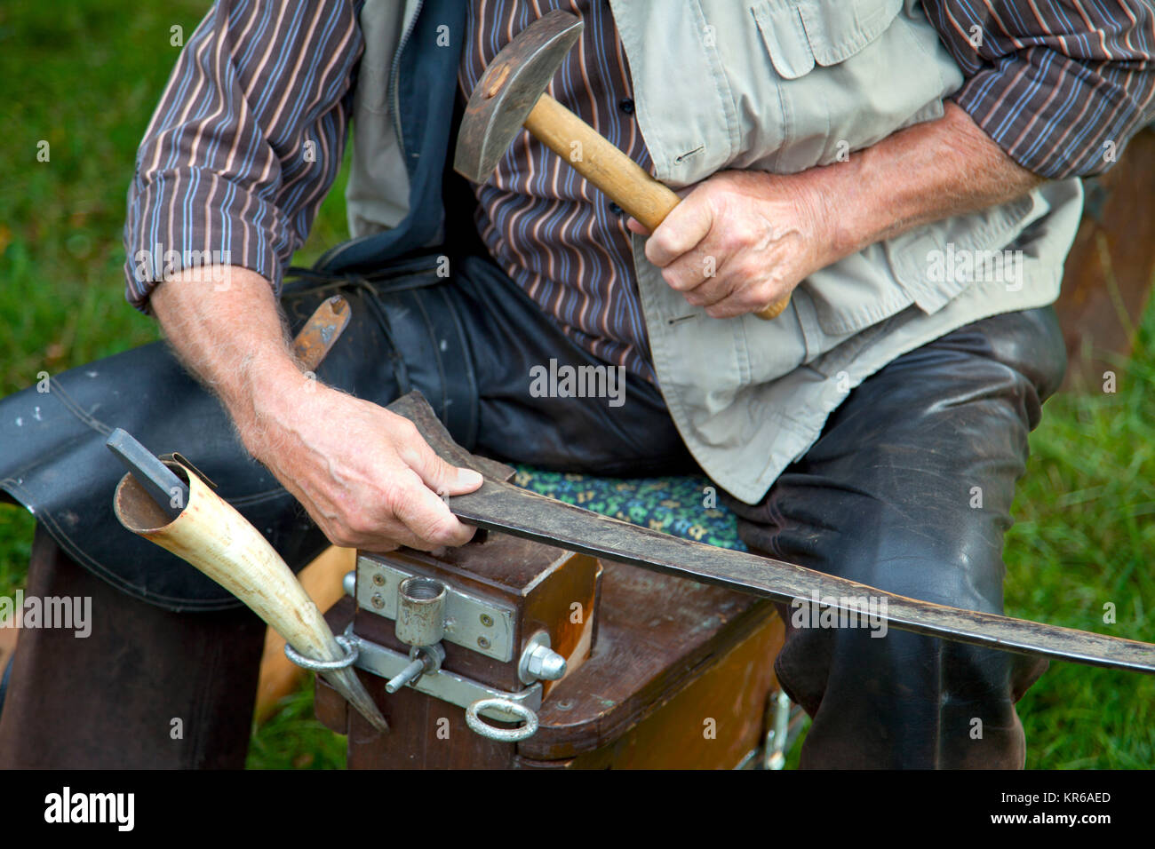 Dengeln eine Sense Stockfotografie - Alamy