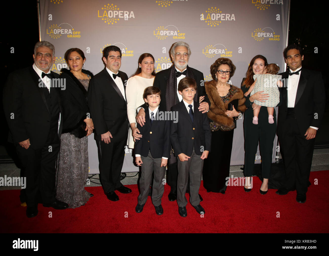 Placido domingo with family -Fotos und -Bildmaterial in hoher Auflösung ...