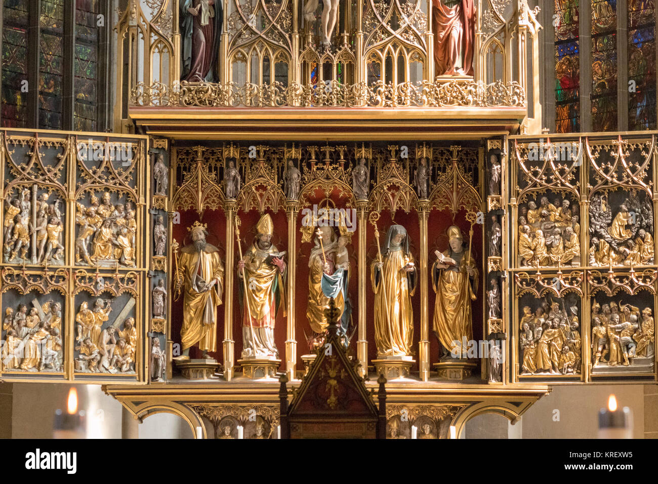 Choir with high altar -Fotos und -Bildmaterial in hoher Auflösung – Alamy