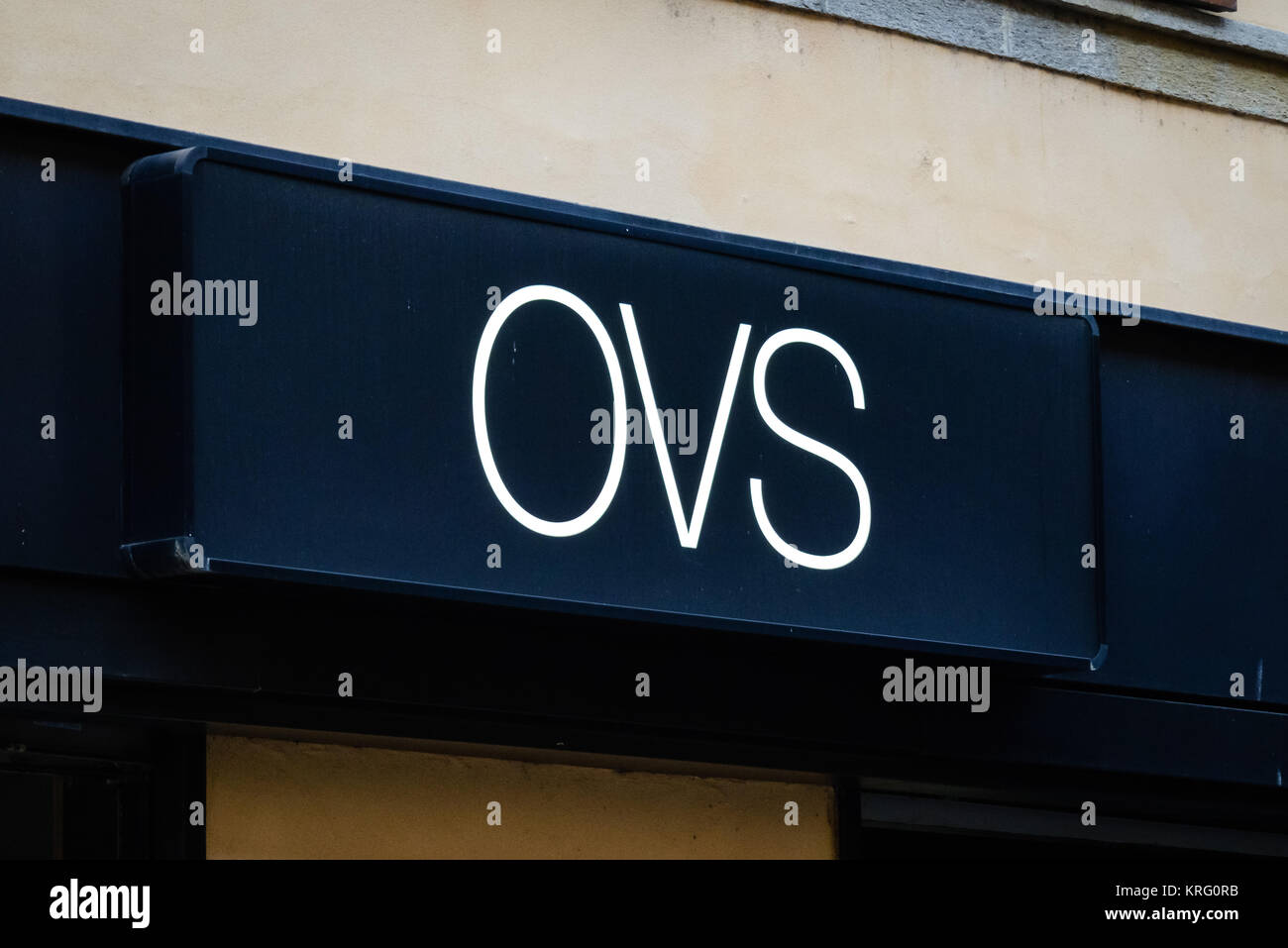Ovs logo -Fotos und -Bildmaterial in hoher Auflösung – Alamy