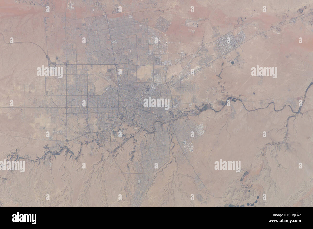 Saudi arabia at night nasa -Fotos und -Bildmaterial in hoher Auflösung ...