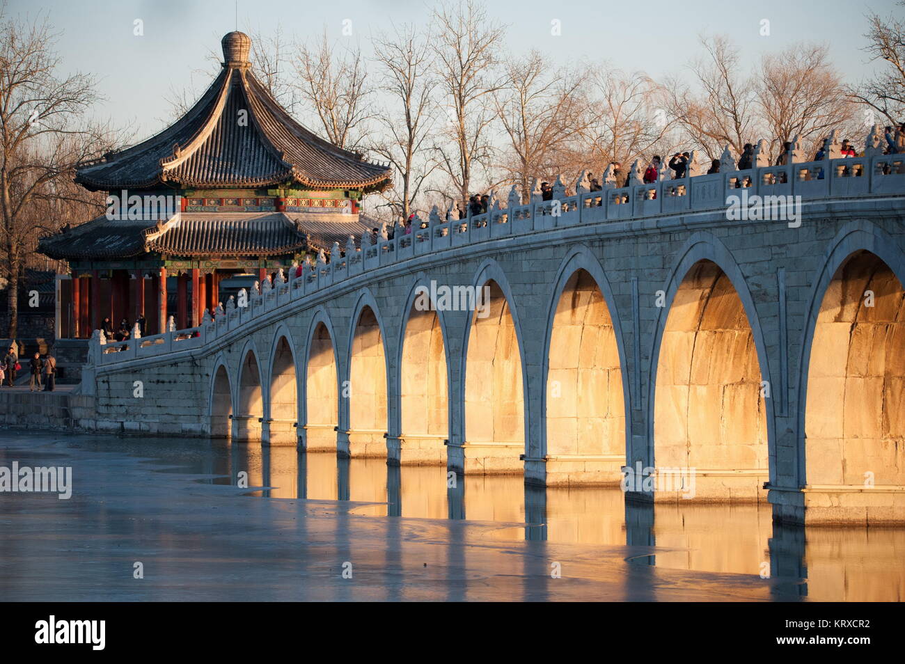 Peking, Peking, China. 20 Dez, 2017. Besucher Foto des Sun Abend ...