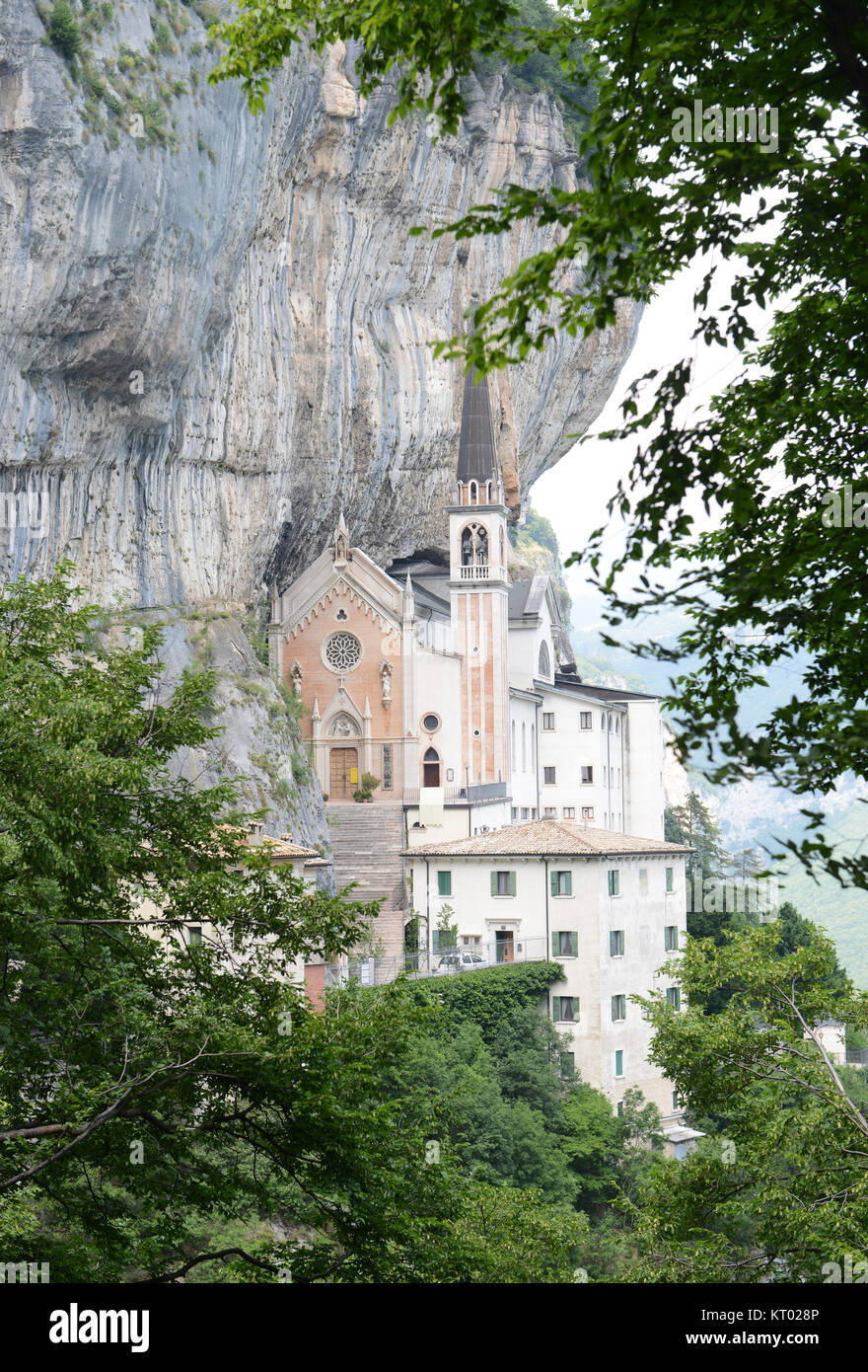 Santuario madonna della corona church -Fotos und -Bildmaterial in hoher ...