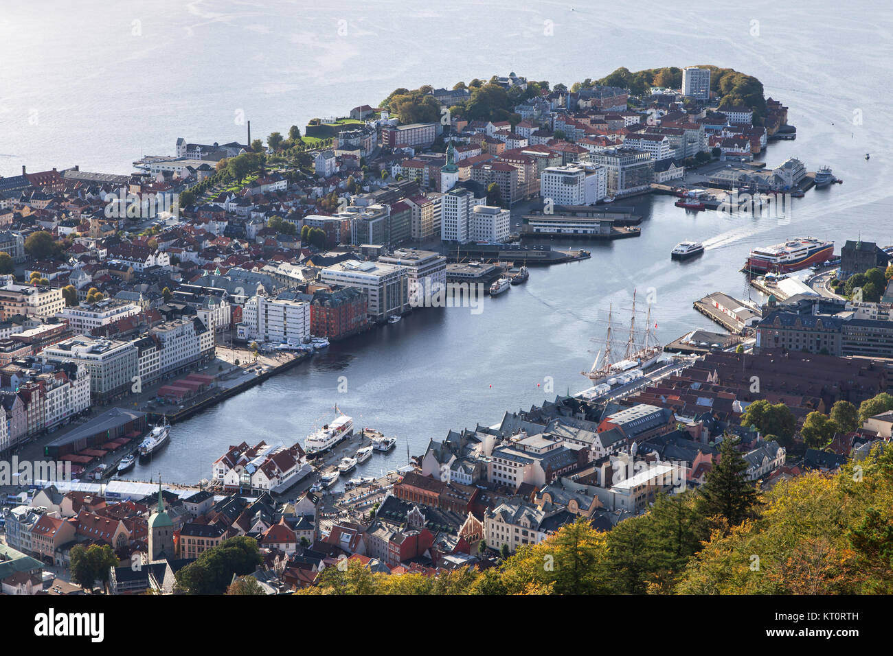 Luftaufnahme stadt bergen -Fotos und -Bildmaterial in hoher Auflösung ...
