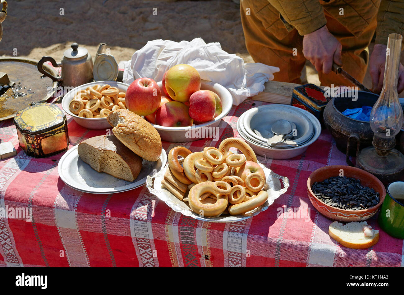 Einfache und gesunde Bauern essen. Die Tabelle wird zum Abendessen ein ...