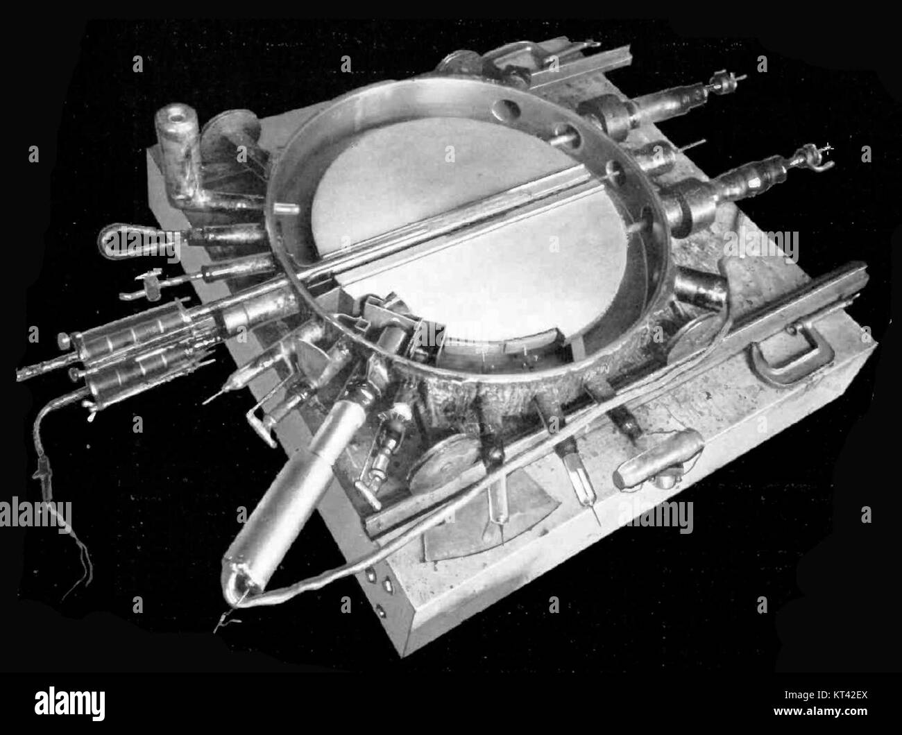 27 zoll zyklotron -Fotos und -Bildmaterial in hoher Auflösung – Alamy