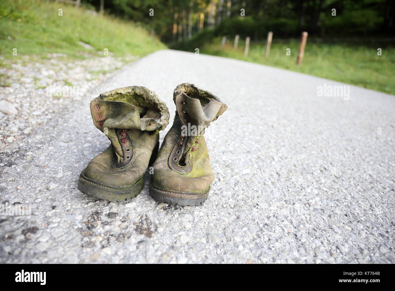 Alte wanderschuhe -Fotos und -Bildmaterial in hoher Auflösung – Alamy