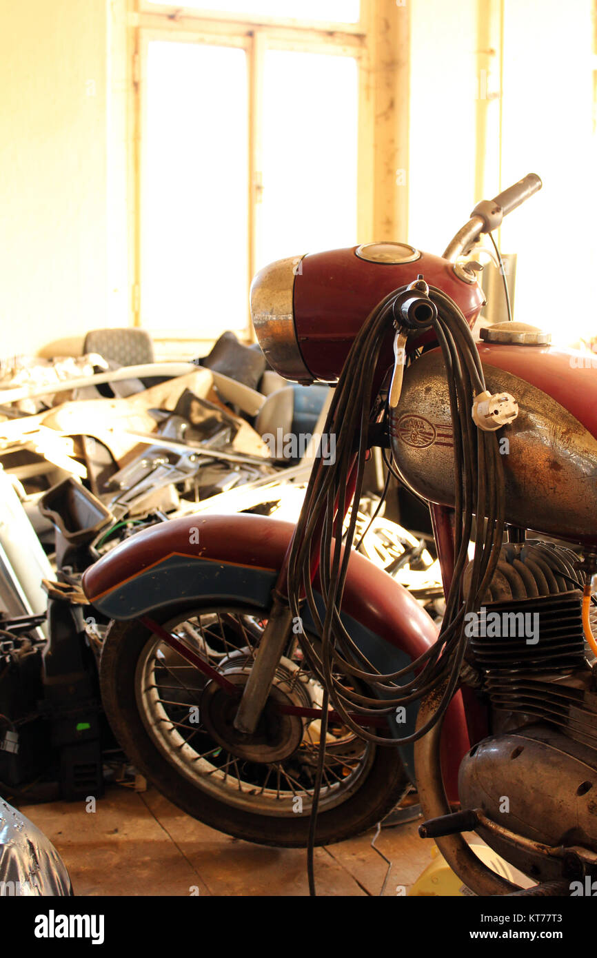 Moped scrap -Fotos und -Bildmaterial in hoher Auflösung – Alamy