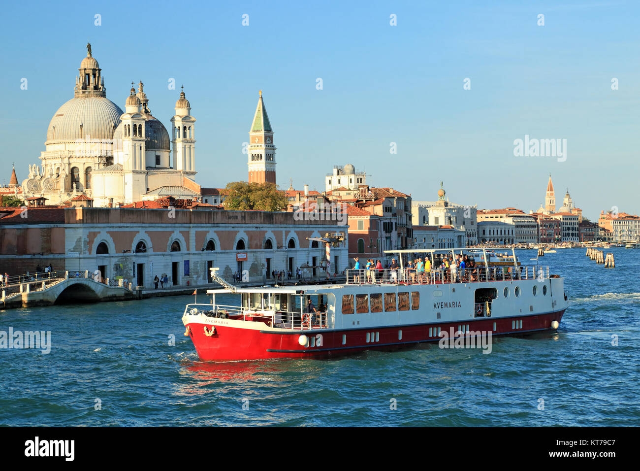 Schiff ave maria -Fotos und -Bildmaterial in hoher Auflösung – Alamy