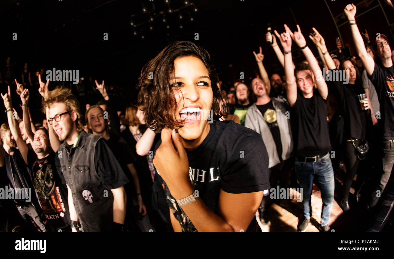 Hard Rock Fans Stockfotos und -bilder Kaufen - Alamy