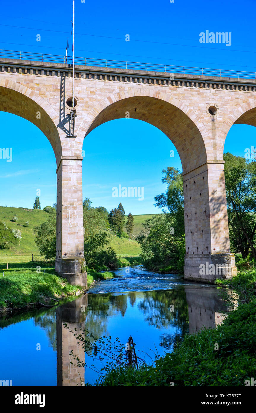 Circular railway viadukt zug -Fotos und -Bildmaterial in hoher ...