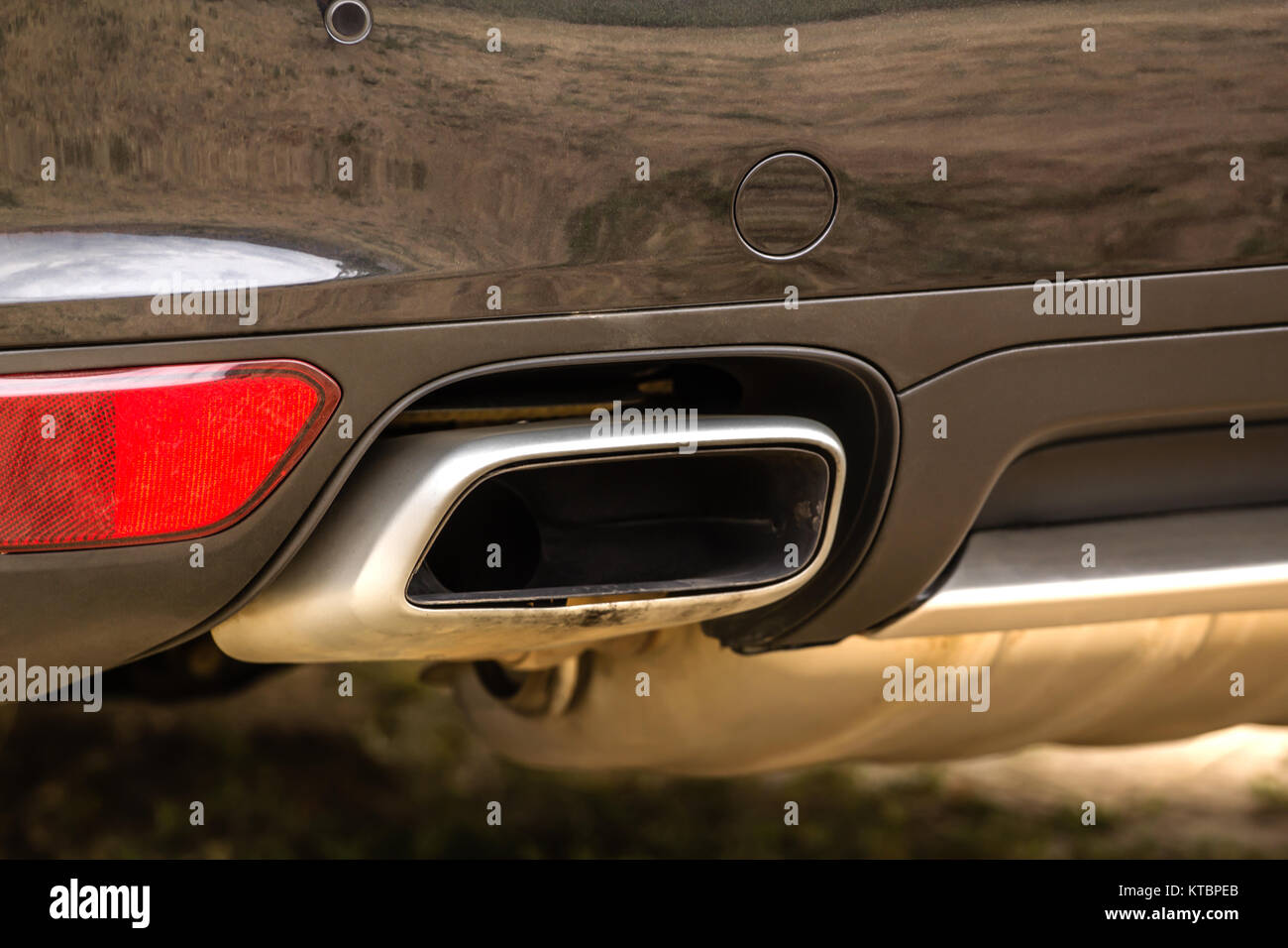 Kohlenstoffdioxid auto emission -Fotos und -Bildmaterial in hoher ...