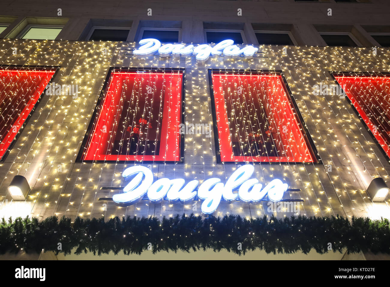 Perfumery douglas -Fotos und -Bildmaterial in hoher Auflösung – Alamy