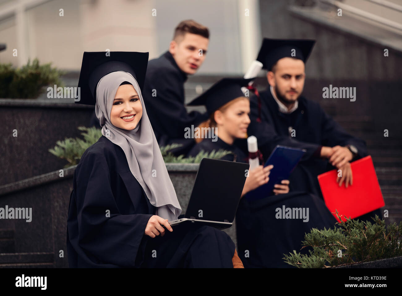 Junge Absolventen Stockfotos und -bilder Kaufen - Alamy