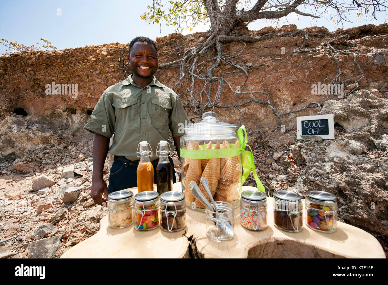 Outdoor ice cream stand -Fotos und -Bildmaterial in hoher Auflösung – Alamy