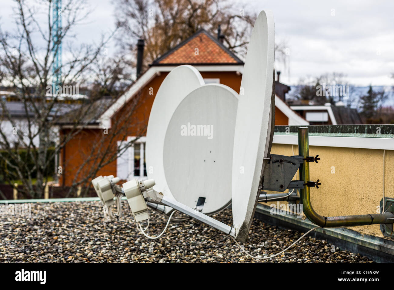 Sat im Radio oder im Fernsehen zu empfangen Stockfotografie - Alamy