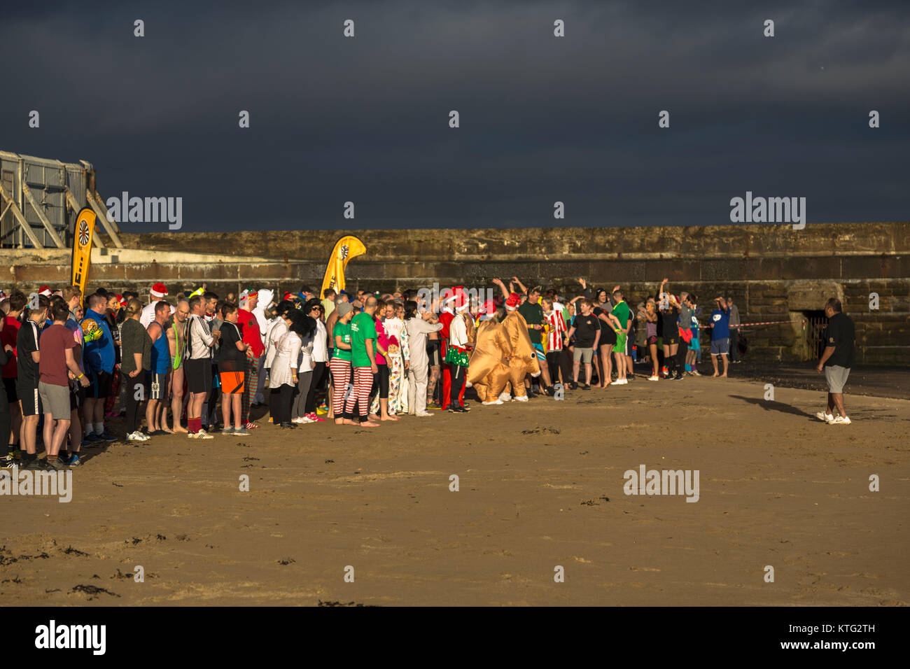 Sunderland boxing day dip -Fotos und -Bildmaterial in hoher Auflösung ...
