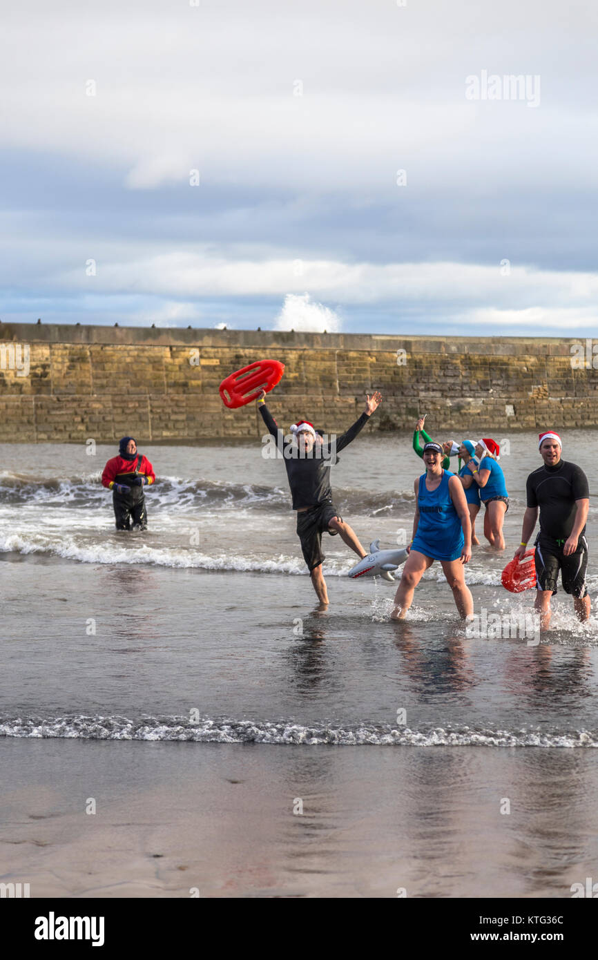 Sunderland boxing day dip -Fotos und -Bildmaterial in hoher Auflösung ...