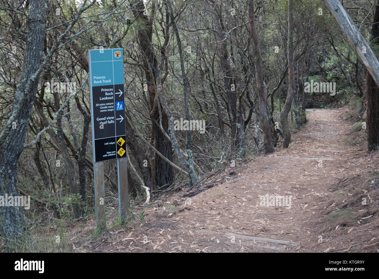 Wanderweg zeichen -Fotos und -Bildmaterial in hoher Auflösung – Alamy