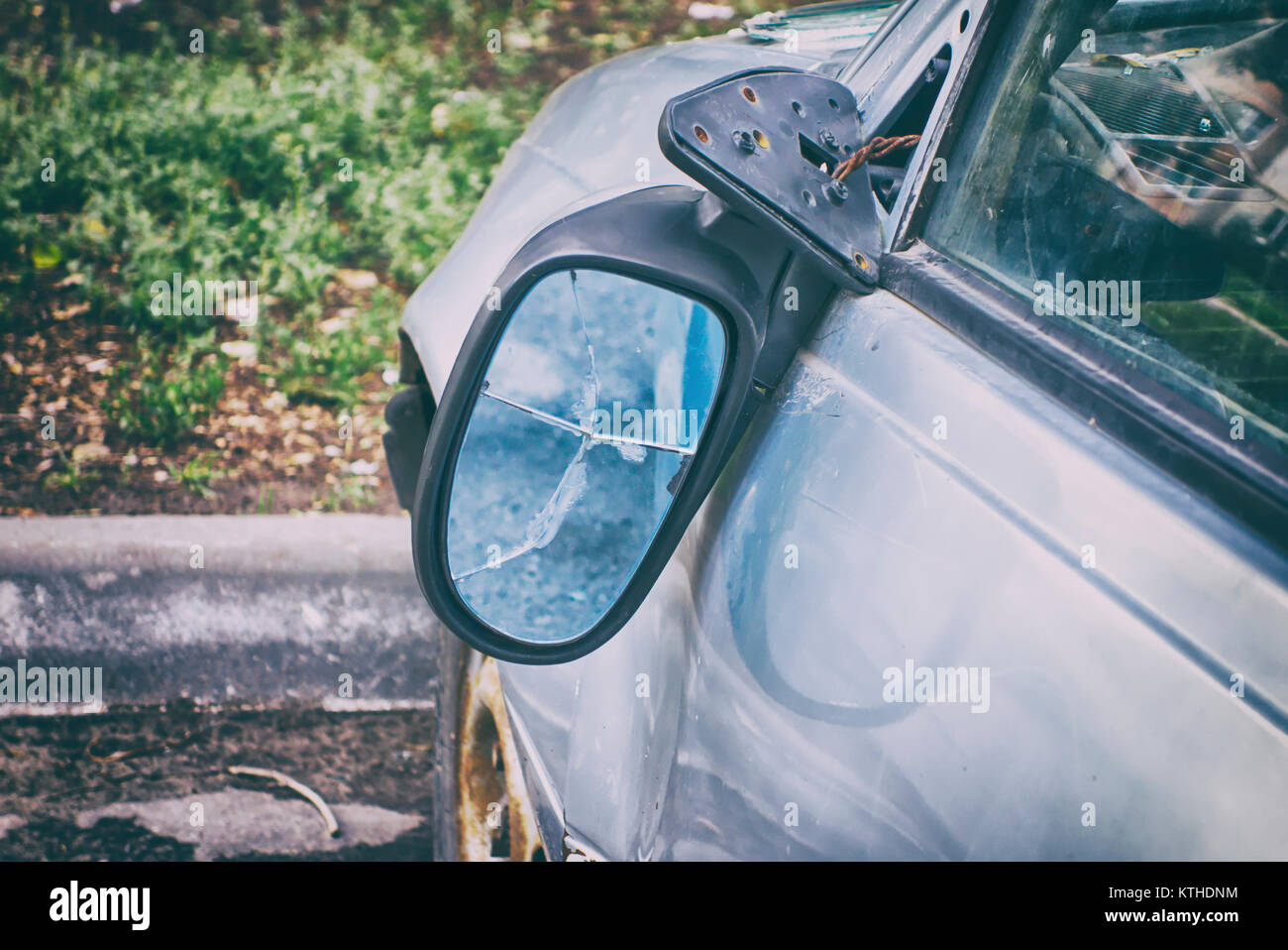 Spiegel auto kaputt Stockfotos und -bilder Kaufen - Alamy