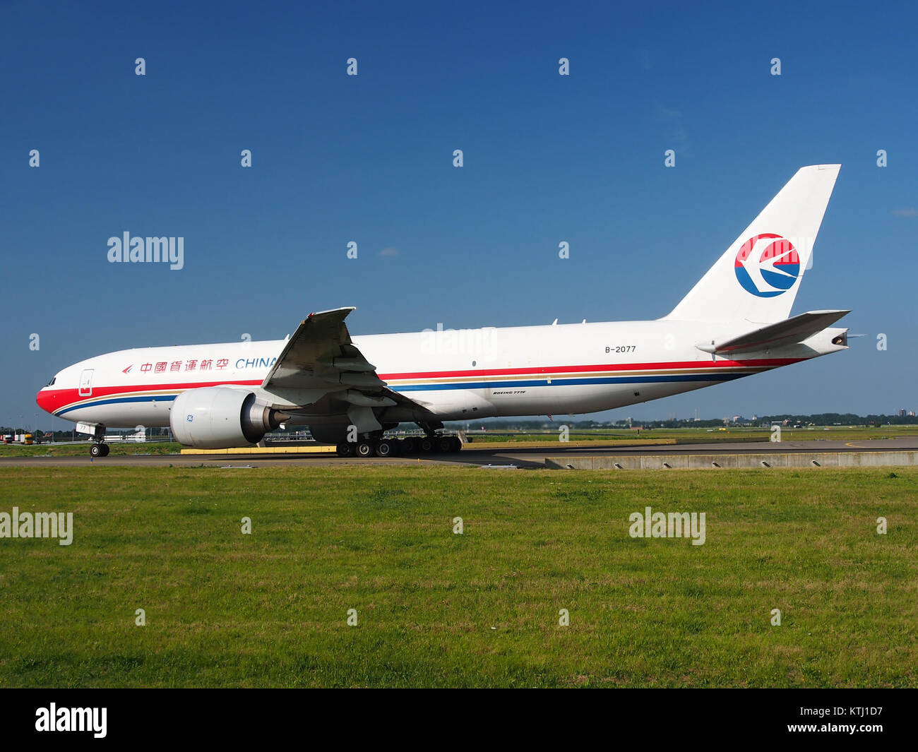 Dieses Bild zeigt die China Cargo Airlines Boeing 777-200F, Kennzeichen ...