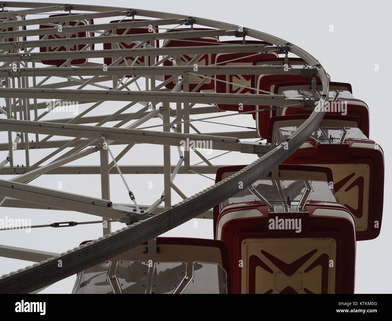 Riesenrad und karussell -Fotos und -Bildmaterial in hoher Auflösung – Alamy