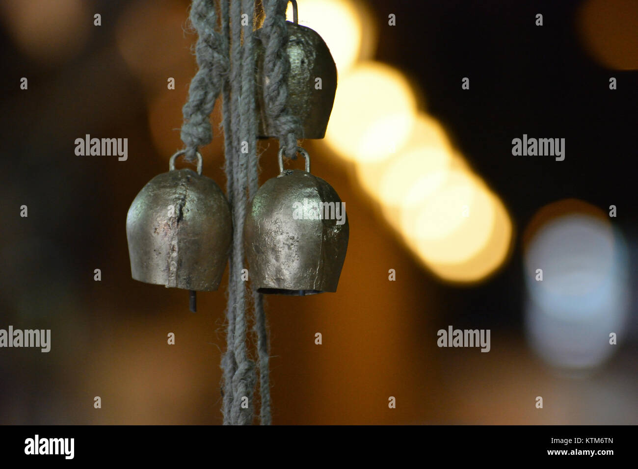 Braune glocke -Fotos und -Bildmaterial in hoher Auflösung – Alamy
