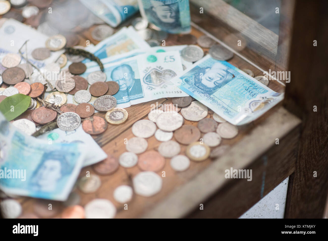 Eine spende machen -Fotos und -Bildmaterial in hoher Auflösung – Alamy