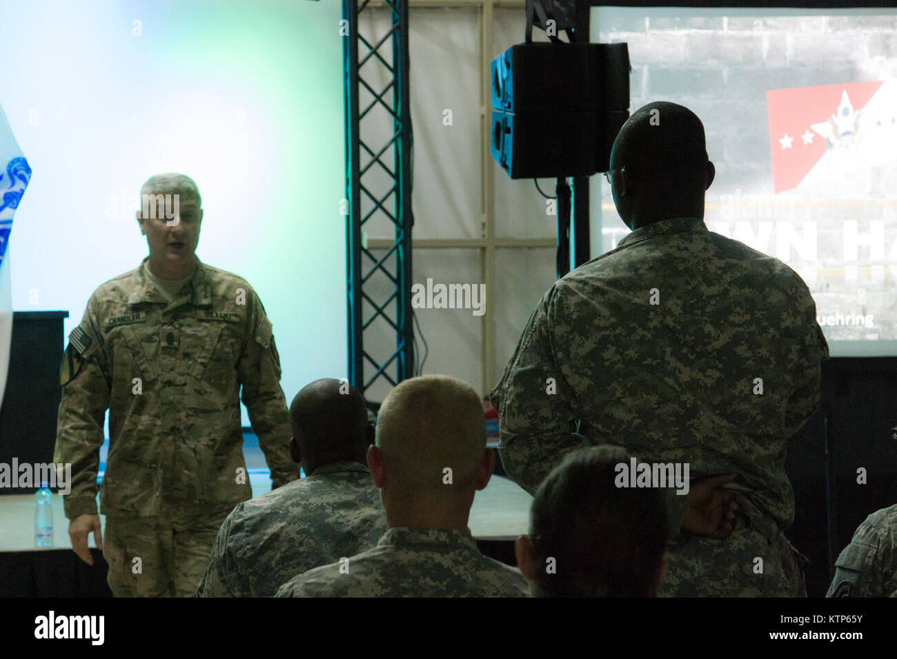 Command Sgt. Große Raymond F. Krämer III, der Sergeant Major der Armee ...