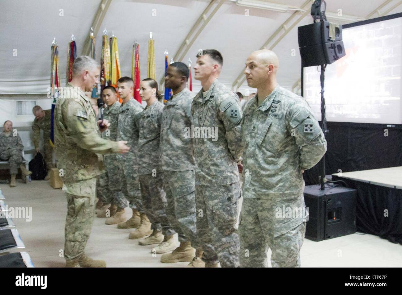 Command Sgt. Große Raymond F. Krämer III, der Sergeant Major der Armee ...