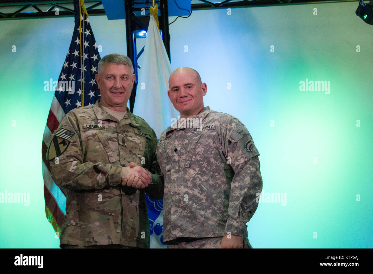 Command Sgt. Große Raymond F. Krämer III, der Sergeant Major der Armee ...